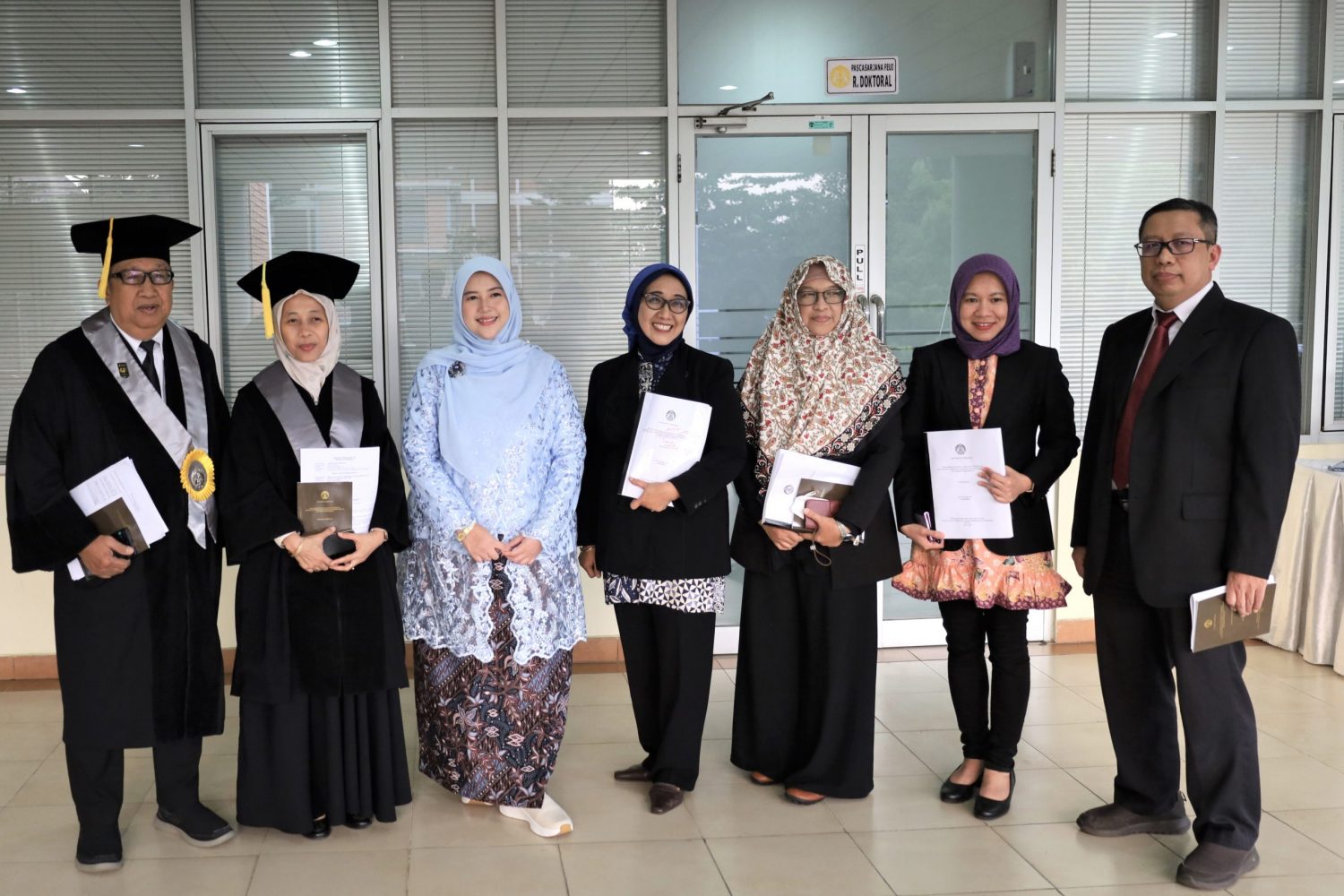 Promosi Doktor PPIA FEB UI Uji Pengaruh Kualitas Audit dan Corporate Governance terhadap ...