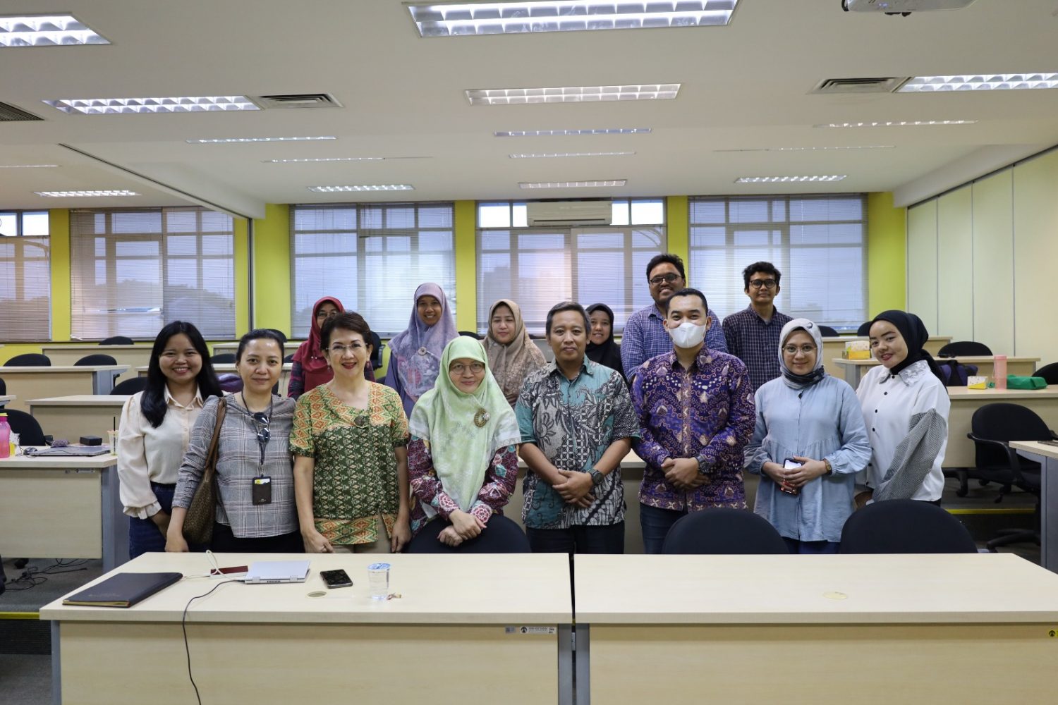 Workshop Program Pascasarjana Ilmu Akuntansi (PPIA), Digital Content Analysis Media Sosial untuk ...